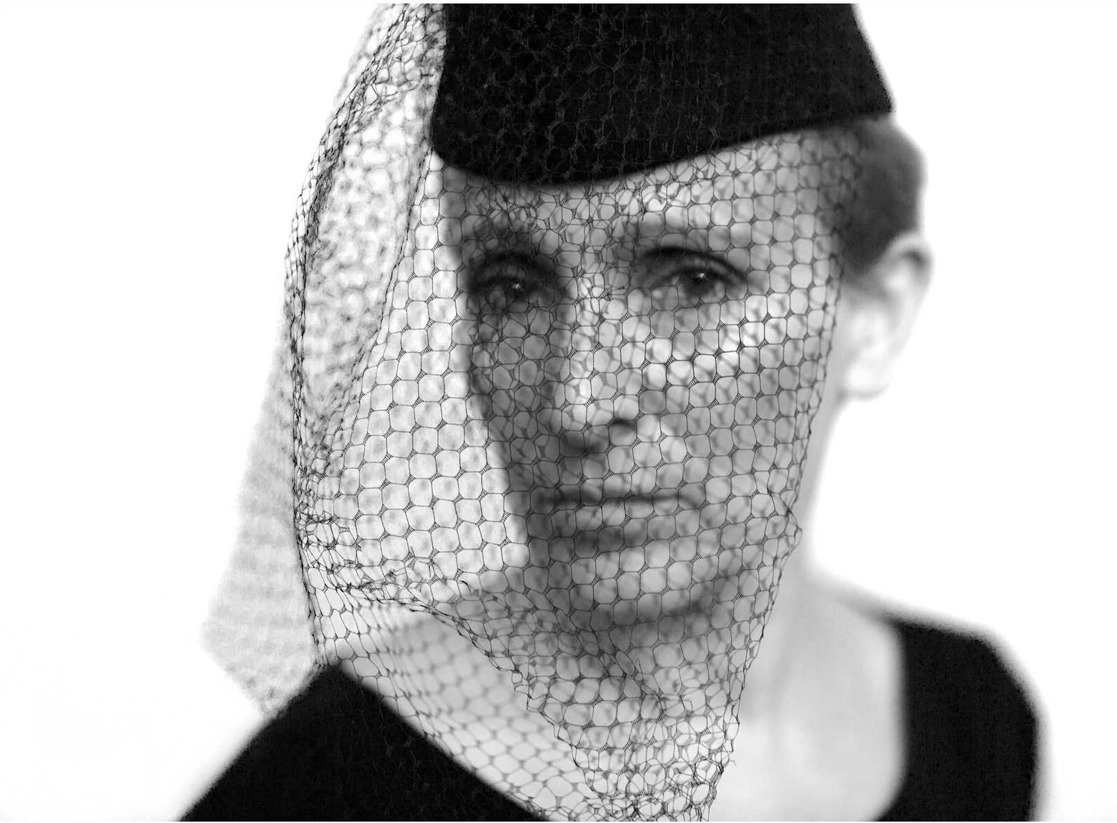 Muzică de cabaret reinterpretată în concertul Sandei Weigl, la Arcub ...