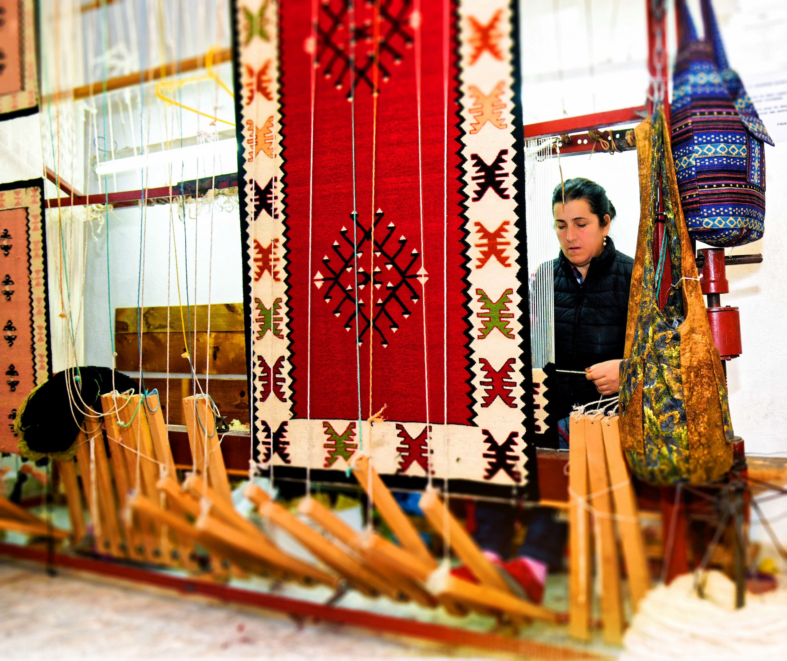 Firele de poveste ale Războiului de ţesut - Agentia de cArte