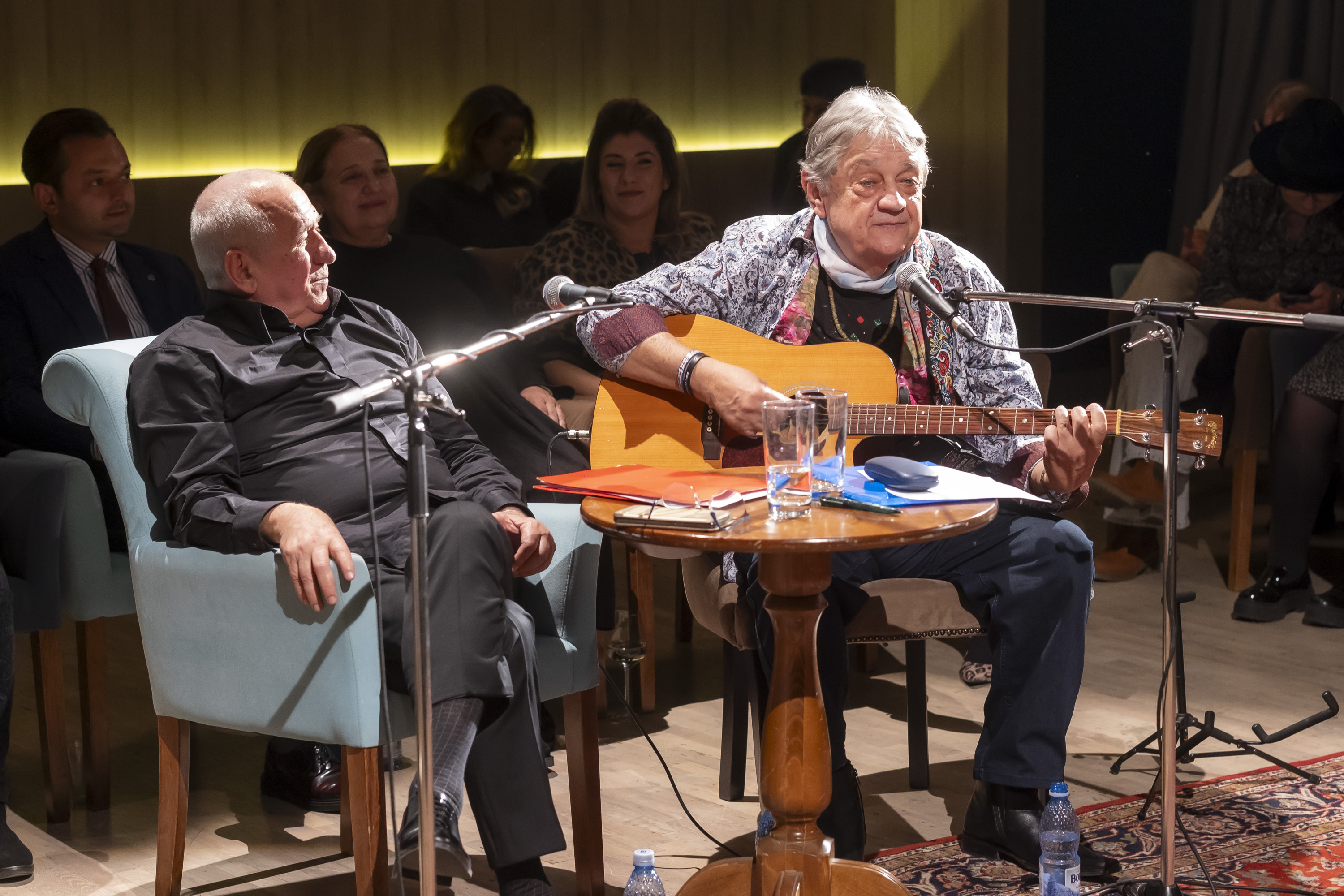 NOAPTEA DE POEZIE la CREART: Magie de cuvinte și ”o felie de poezie ...