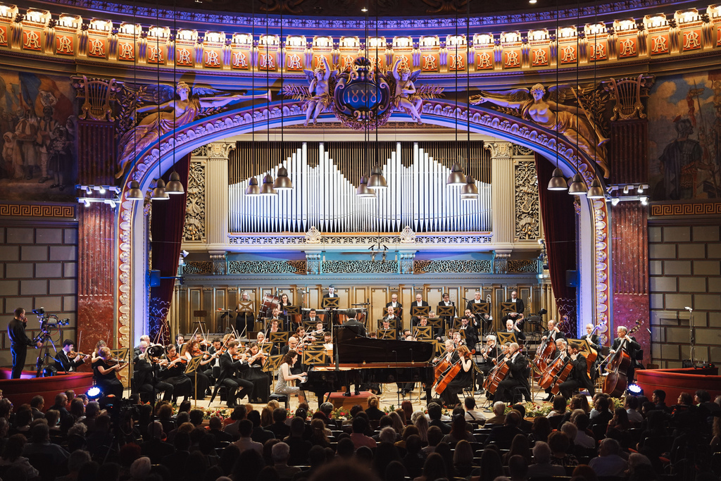 Premieră mondială la București în Concertul de deschidere al ...